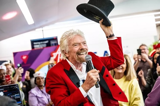 Sir Richard Branson sorprendió a pasajeros de un vuelo con regalo de un ...